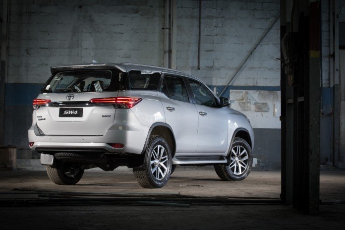 Avaliação: Toyota SW4 2016 ganha refinamento e se afasta (ainda mais ...