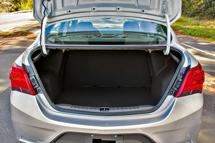 Avaliação: o Chevrolet Prisma LTZ está mais equipado e econômico ...