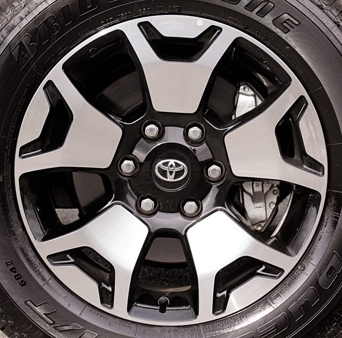 Avaliação: Toyota SW4 é um SUV à moda antiga; vale a pena? - Motor Show