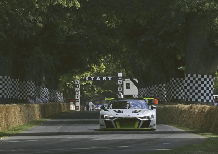 Audi inicia a entrega do R8 LMS GT2 - Motor Show