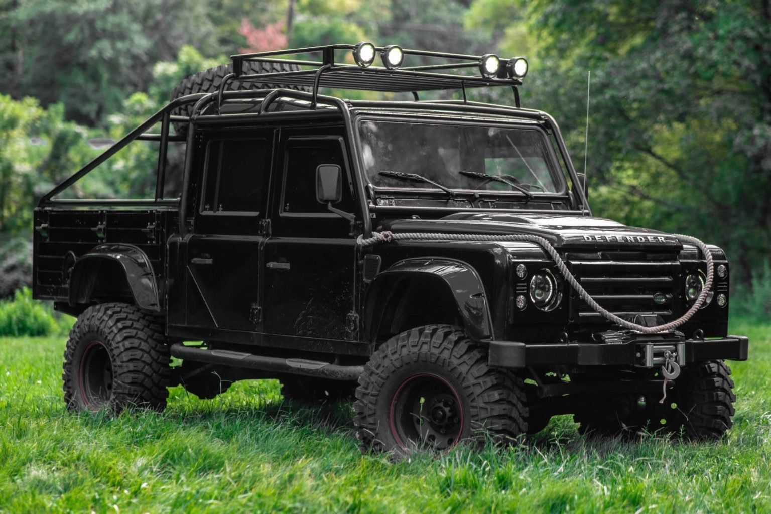 Land Rover Defender inspirado em "007" é anunciado - Motor Show