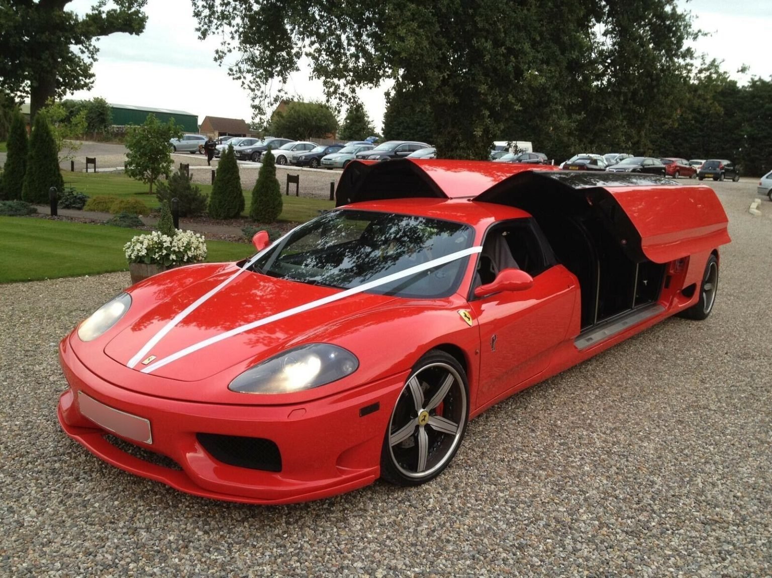Ferrari 360 transformada em limousine está à venda no Reino Unido ...