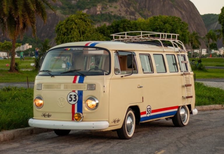 Empresa cria 'Kombi Herbie' e transforma em motorhome; assista