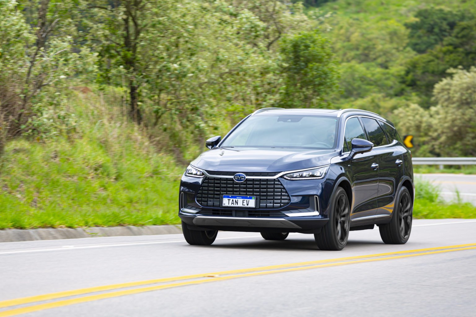 BYD apresenta o SUV elétrico de 7 lugares Tan EV para o Brasil