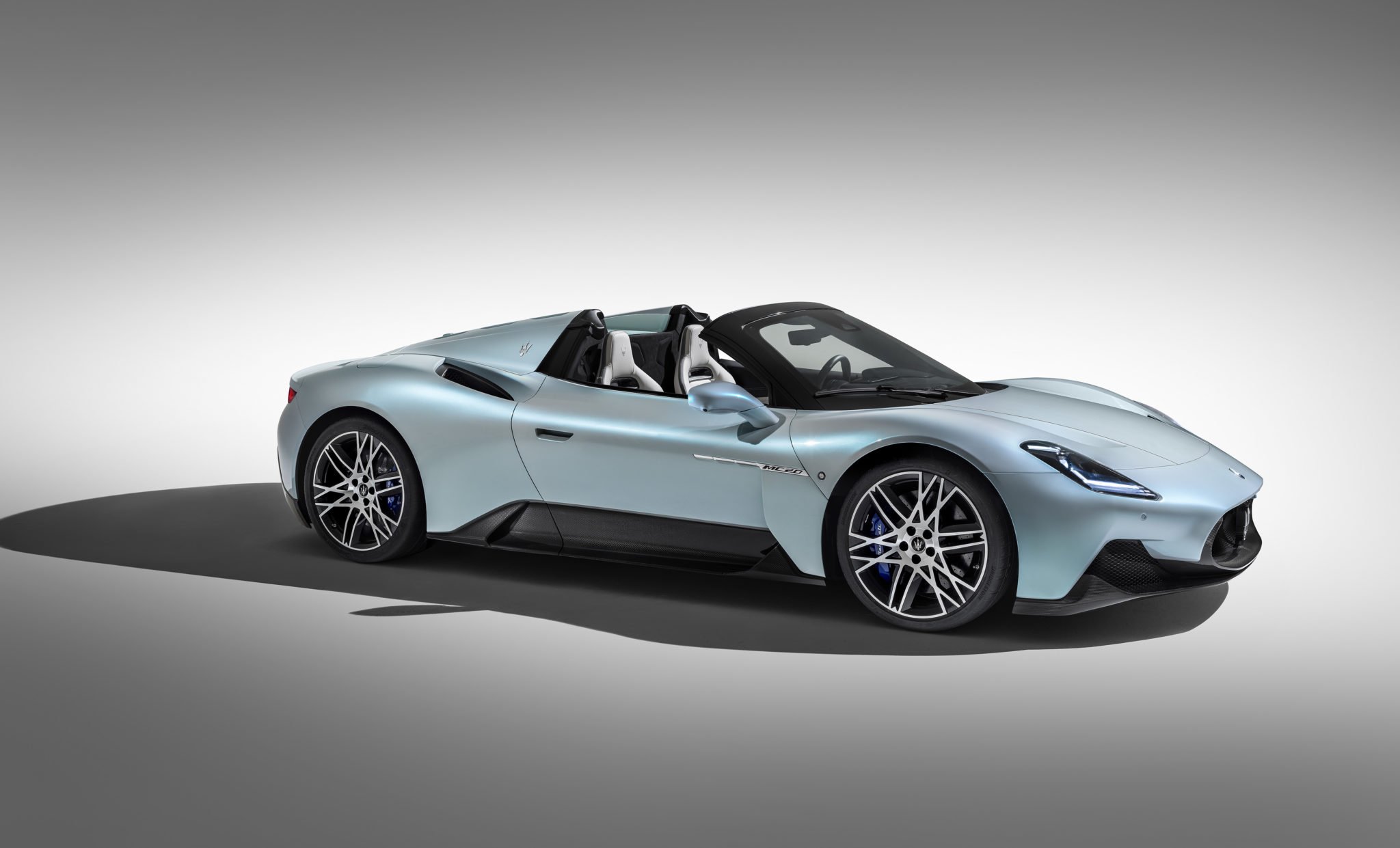 Maserati apresenta o conversível MC20 Cielo com capota de vidro