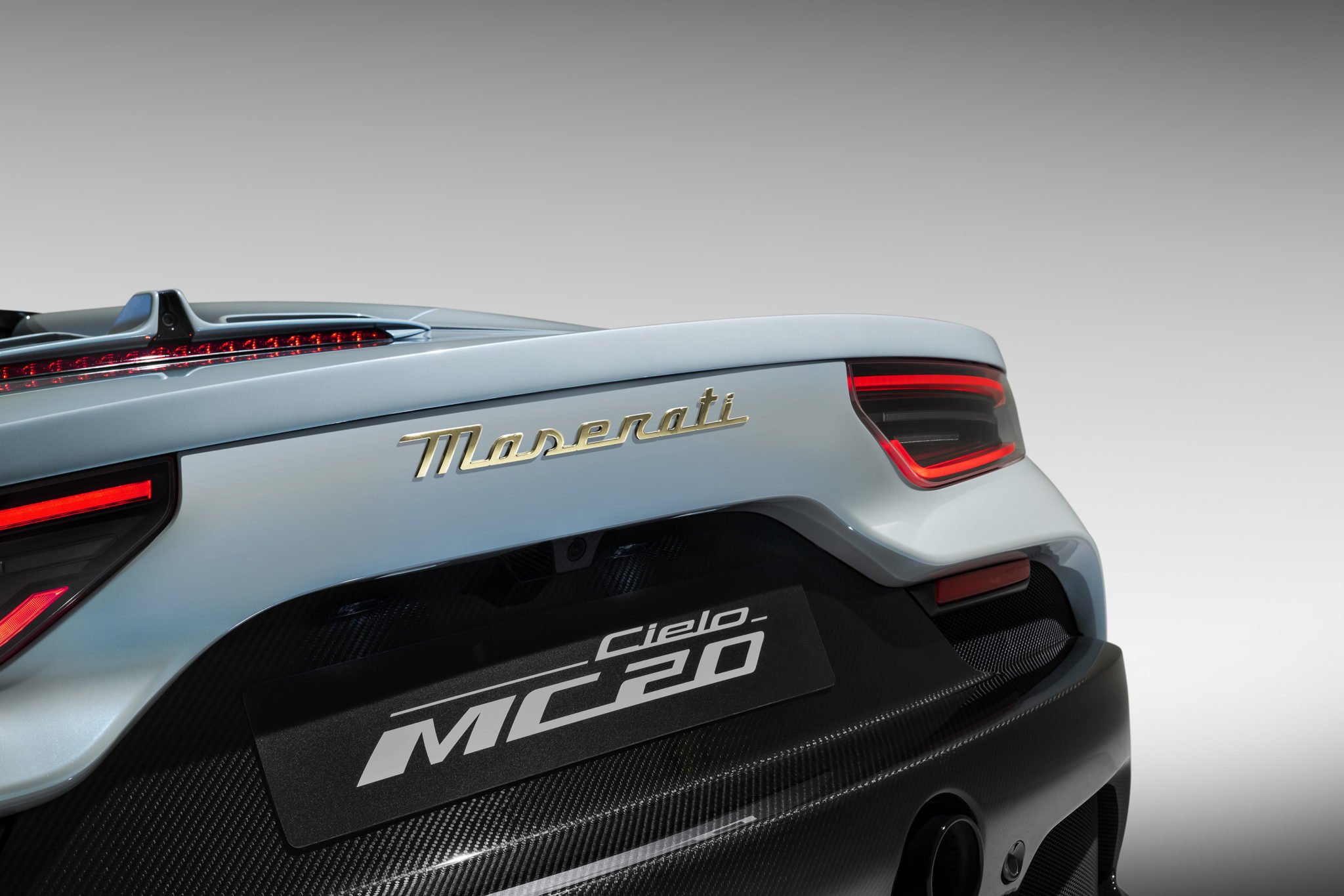 Maserati apresenta o conversível MC20 Cielo com capota de vidro