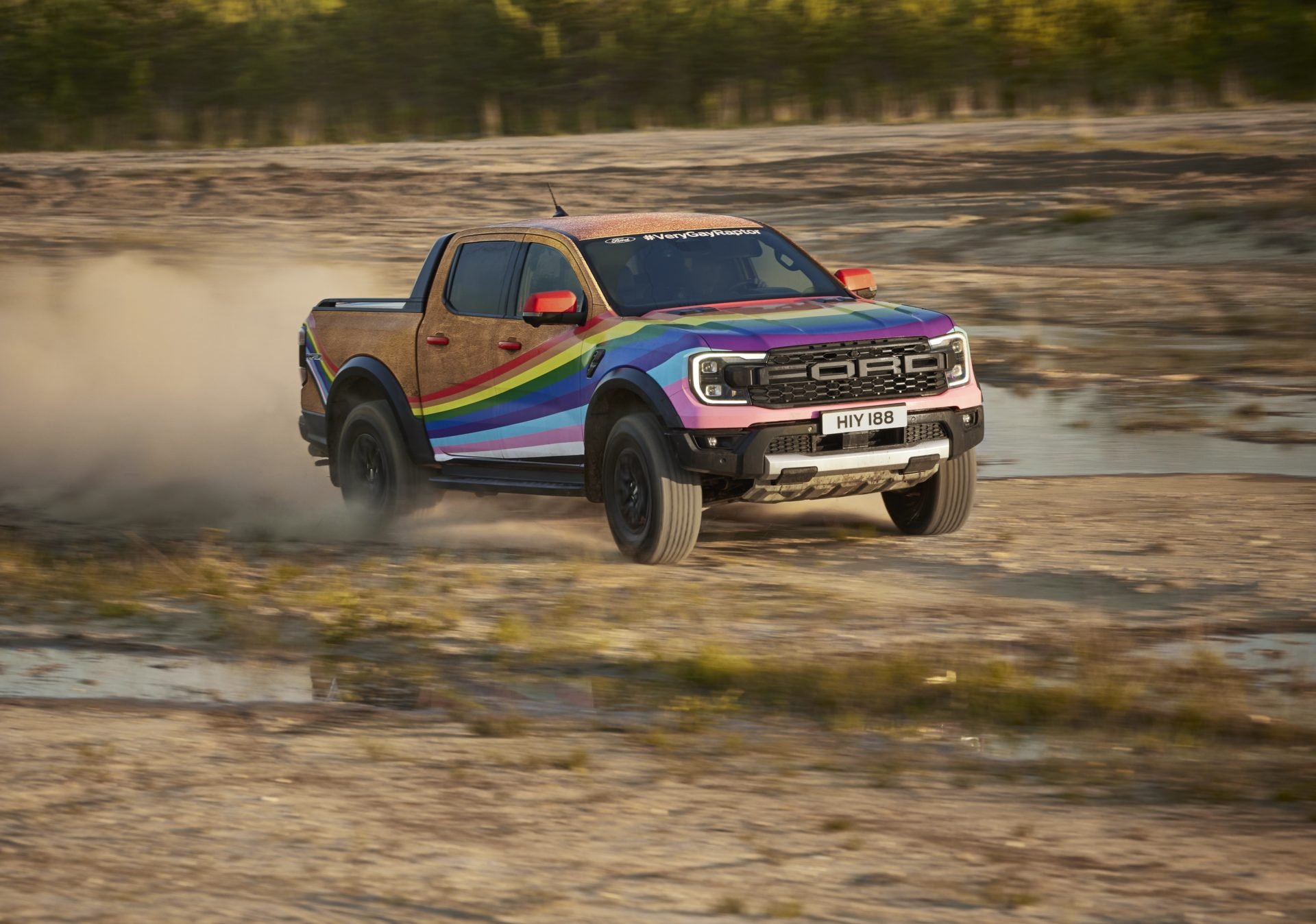 Ford revela nova Ranger Raptor com as cores da bandeira LGBTQ+