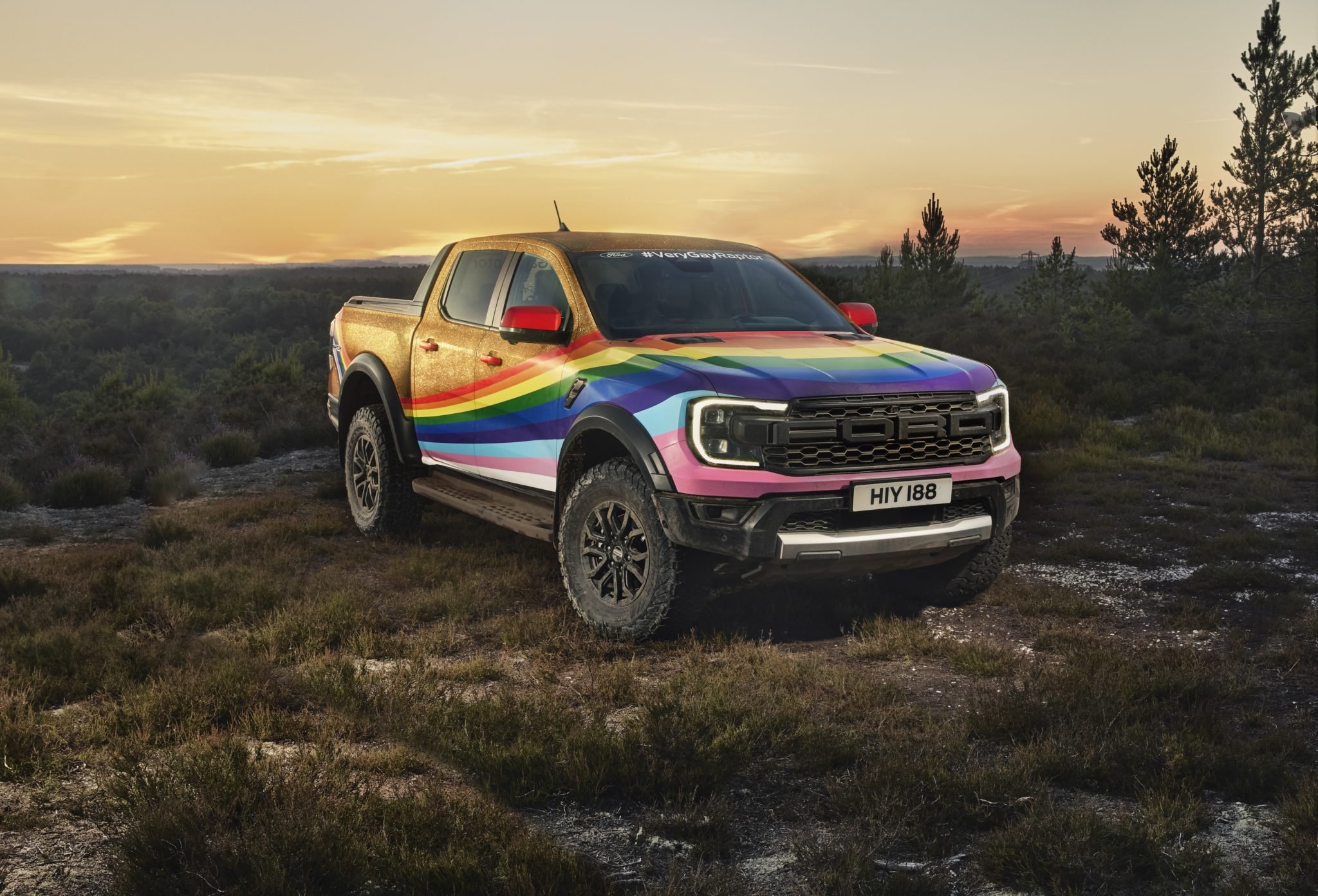 Ford revela nova Ranger Raptor com as cores da bandeira LGBTQ+