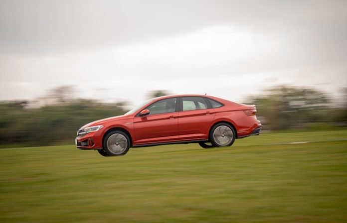 Volkswagen Jetta GLI 2023 agrega mais tecnologia na linha 2023