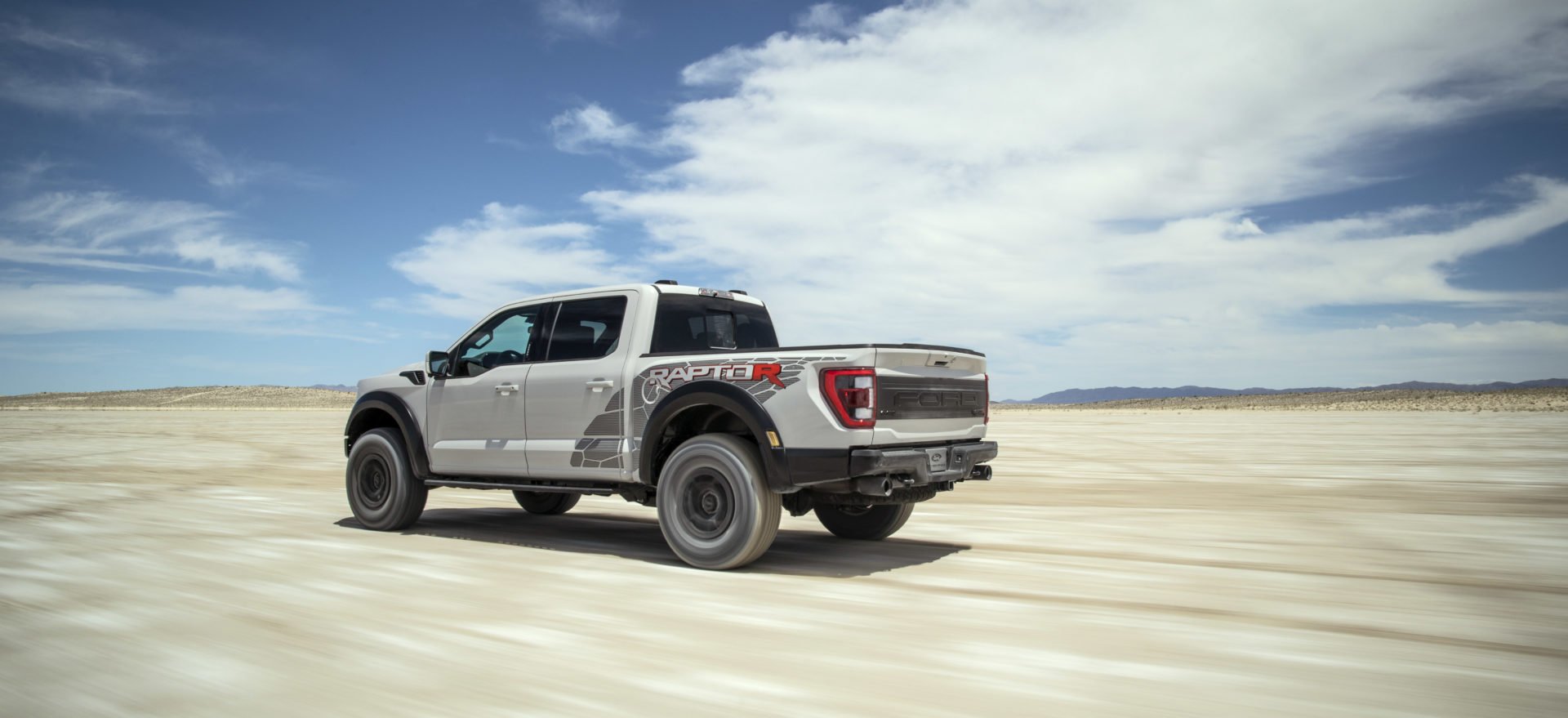 Ford apresenta F-150 Raptor com motor V8 do Shelby GT500 de 700 cv
