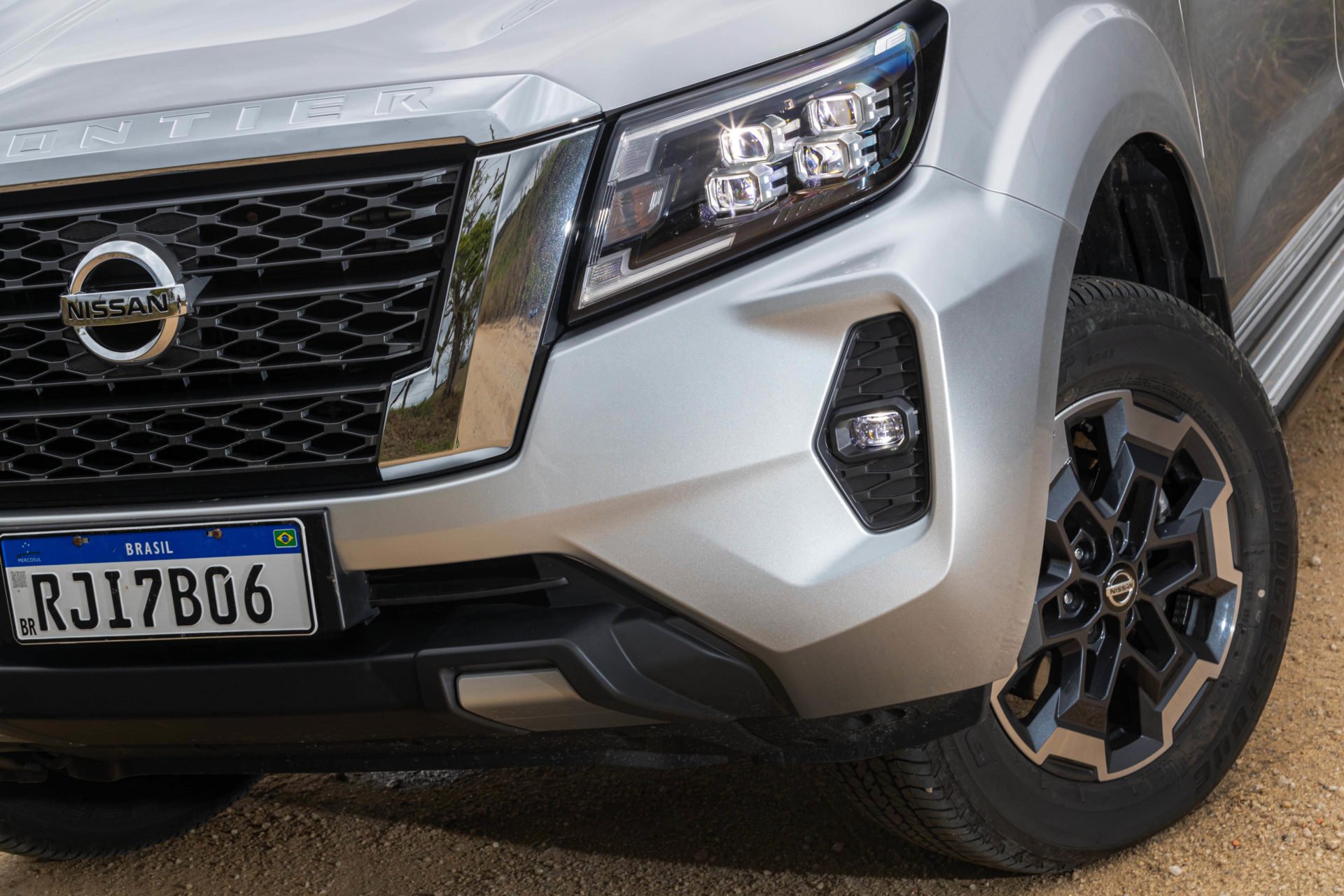 Nissan Frontier: versões SE e XE da picape chegam às concessionárias