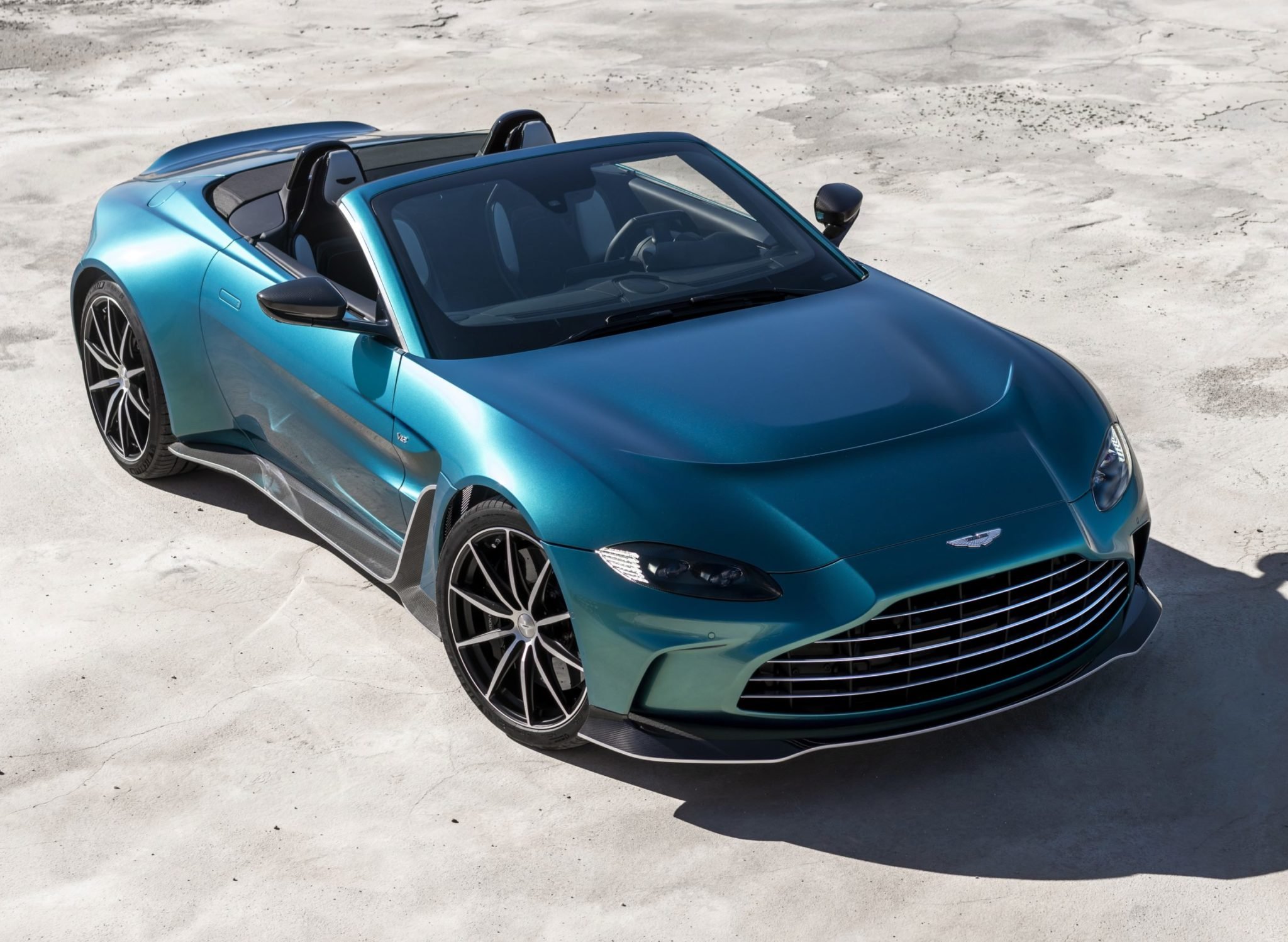 Aston Martin apresenta o Vantage Roadster com motor V12 de 700 cv