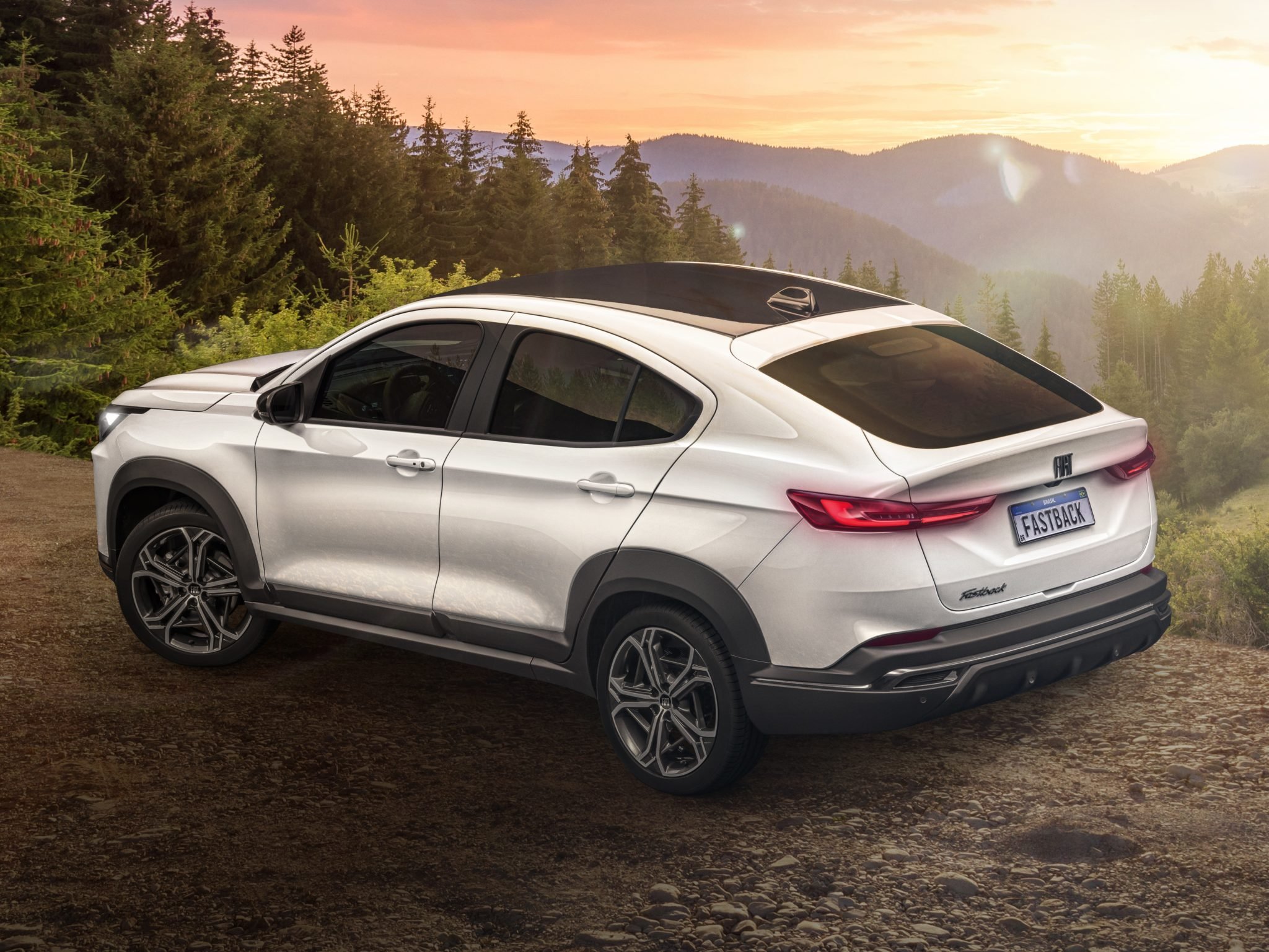Novo Fiat Fastback recebe teaser antes do lançamento; assista