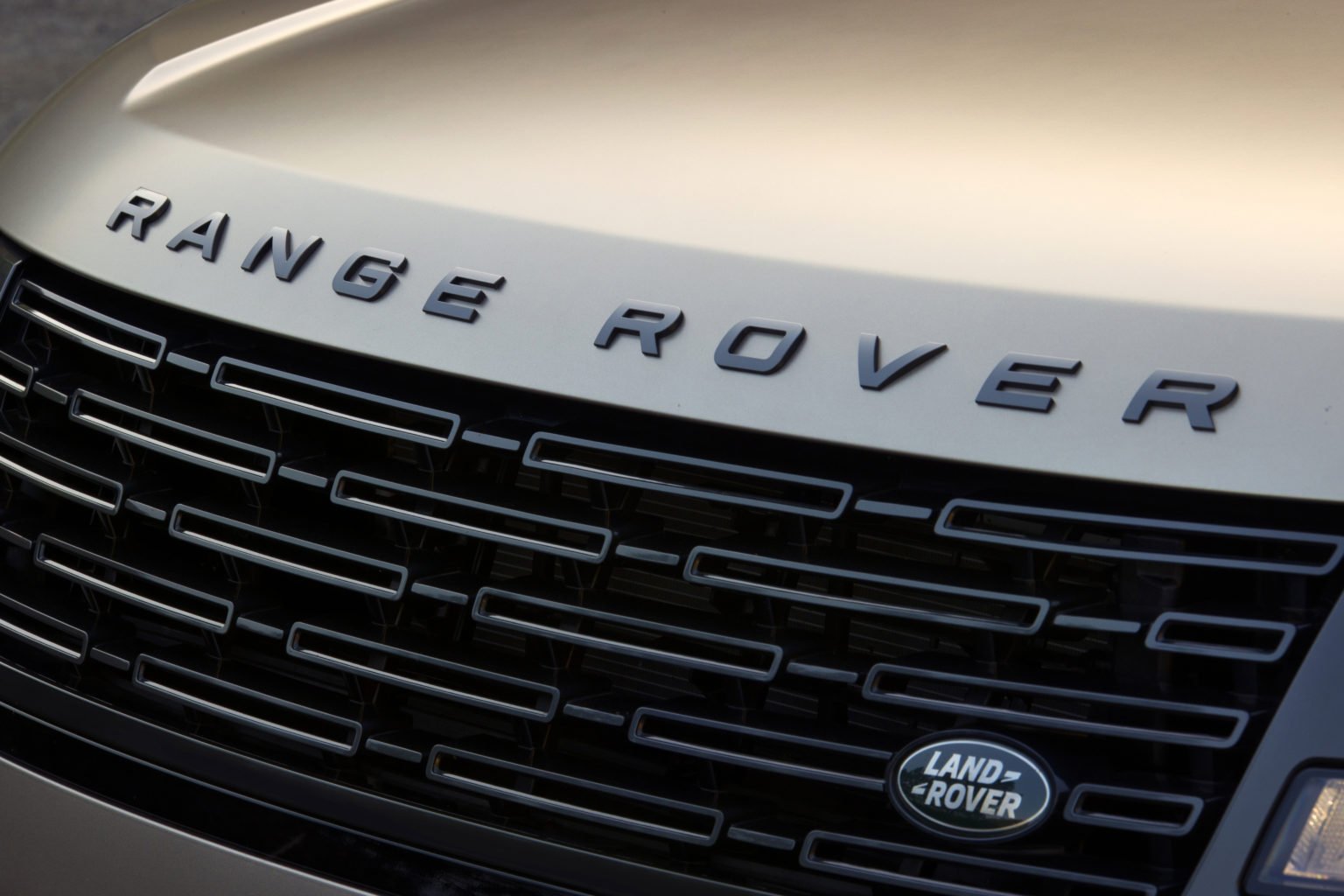 Nova geração do Range Rover chega ao Brasil a partir de R$ 1,1 milhão ...