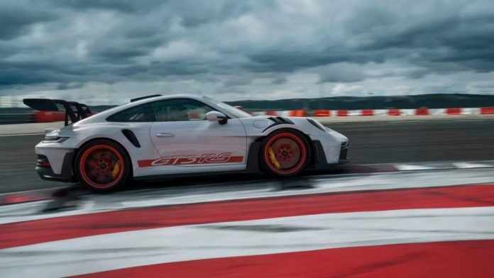 Novo Porsche 911 GT3 RS de 525 cv chega ao Brasil por R$ 1,76 mi
