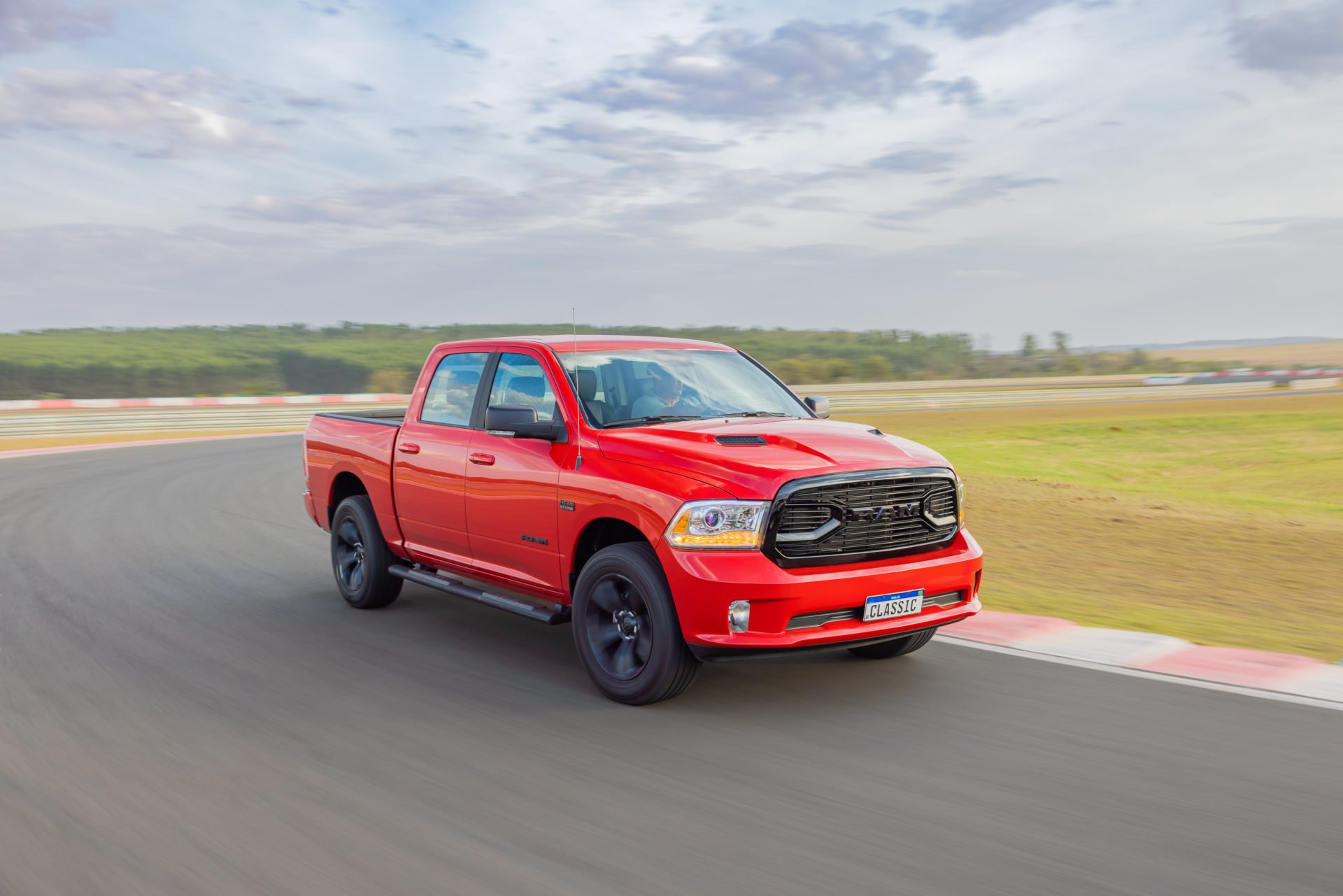 Ram Classic com motor V8 de 400 cv é apresentada no Brasil