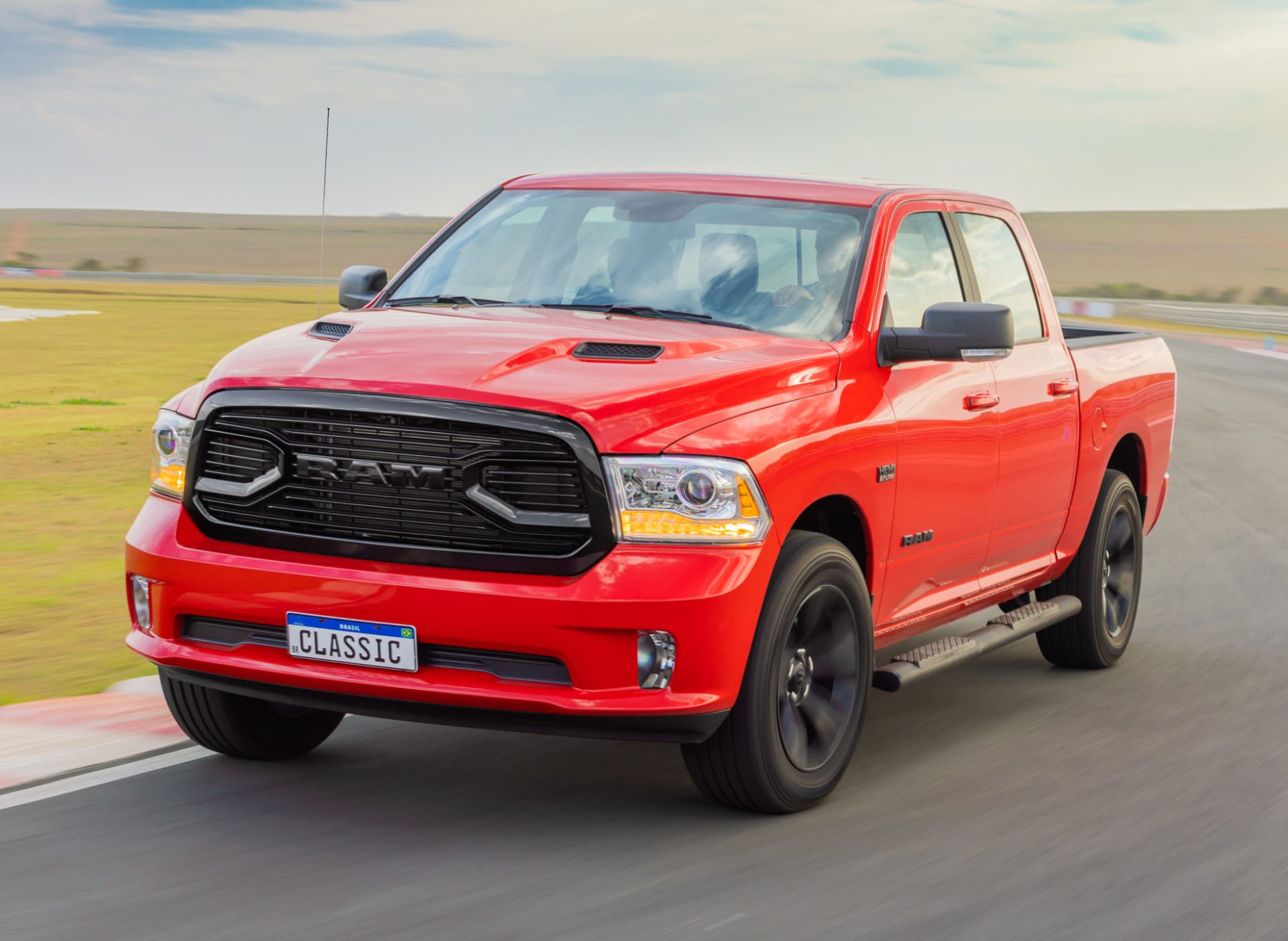 Ram Classic com motor V8 de 400 cv é apresentada no Brasil