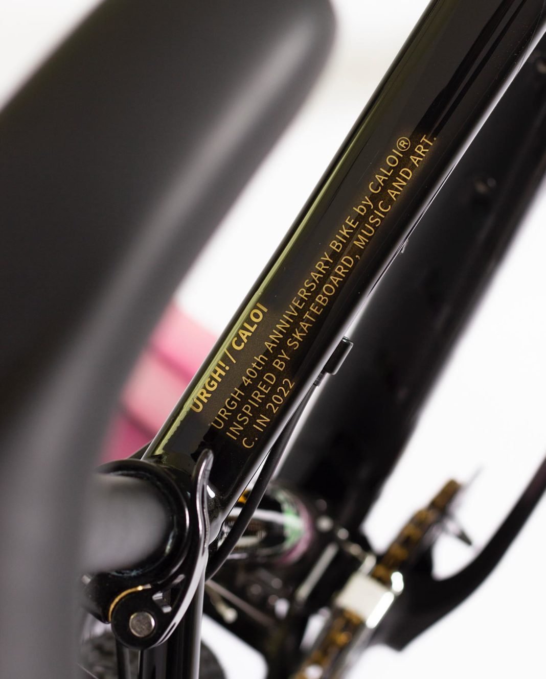 Caloi apresenta bike em parceria com a marca de skate Urgh!