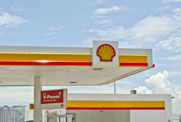 Nova gasolina Shell V-Power promete limpeza de 100% do motor