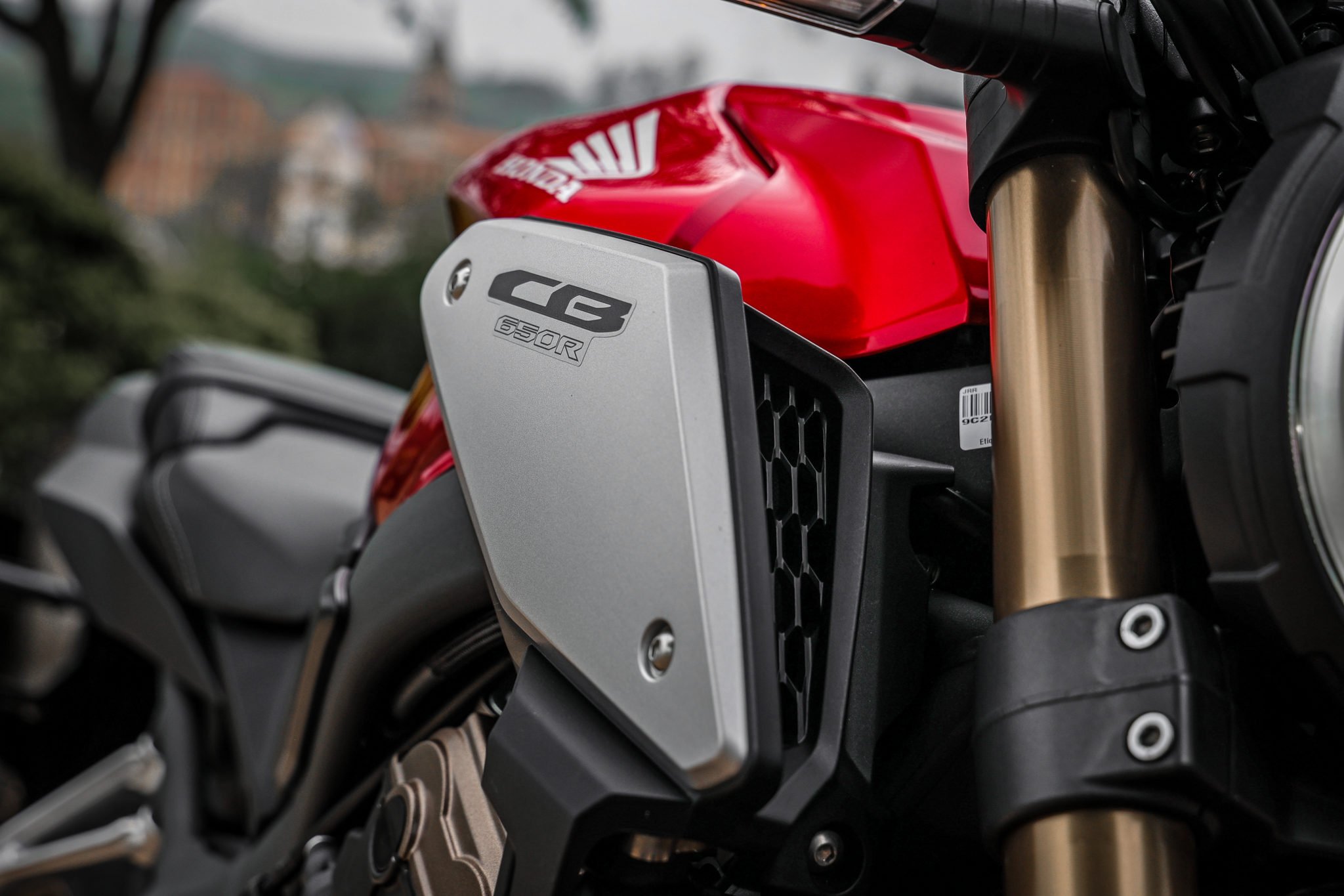 Honda lança CB 650R 2023: versão naked chega com nova opção