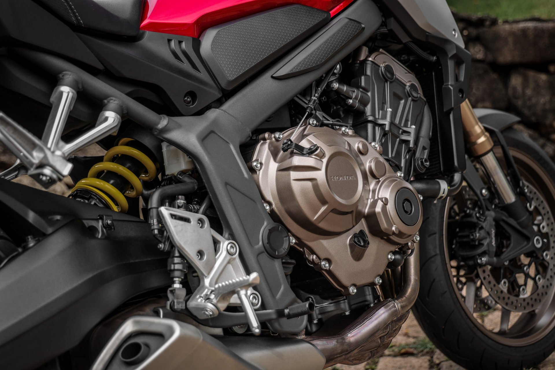 Honda lança CB 650R 2023: versão naked chega com nova opção