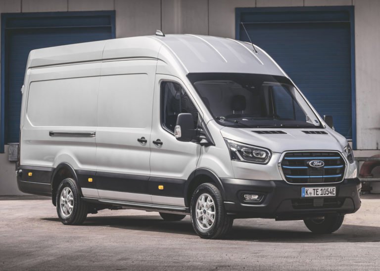 Ford Transit terá opções elétrica, automática e chassi no Brasil