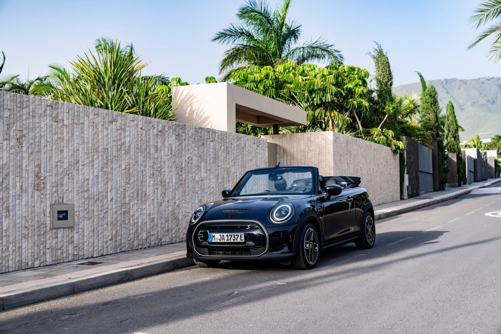 Mini Cooper elétrico ganha versão conversível e limitada; conheça