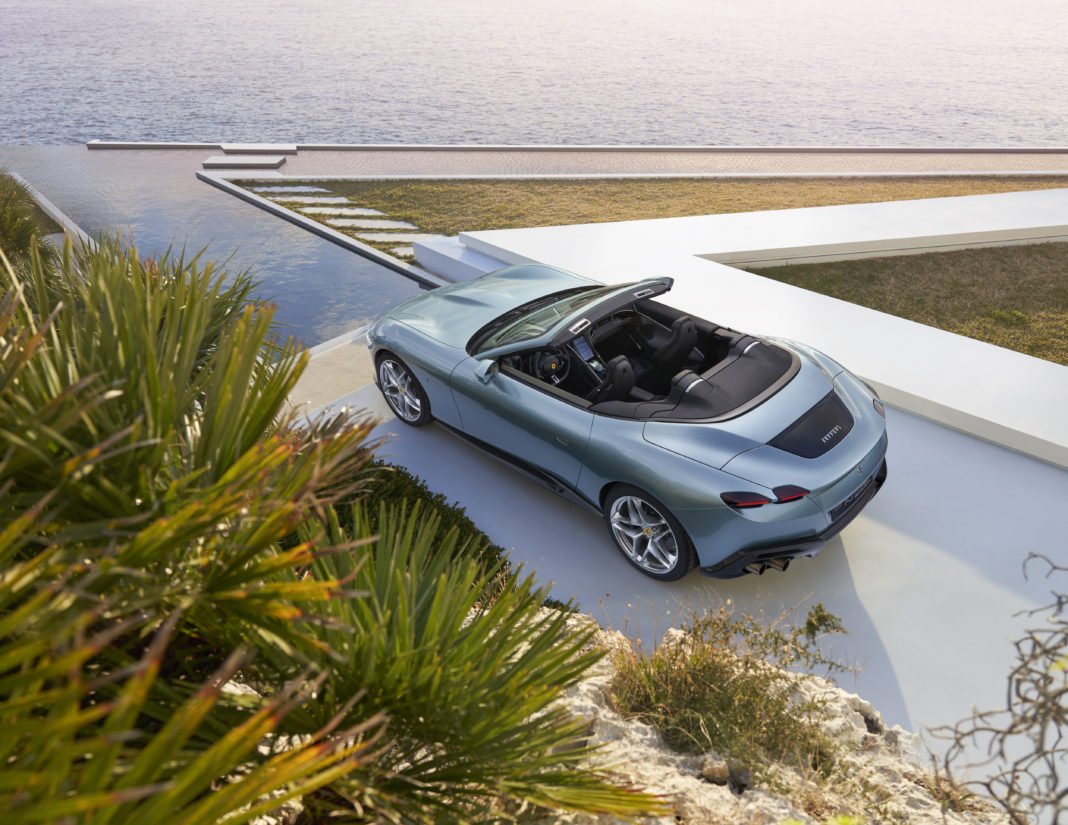 Ferrari revela nova Roma Spider conversível com motor V8