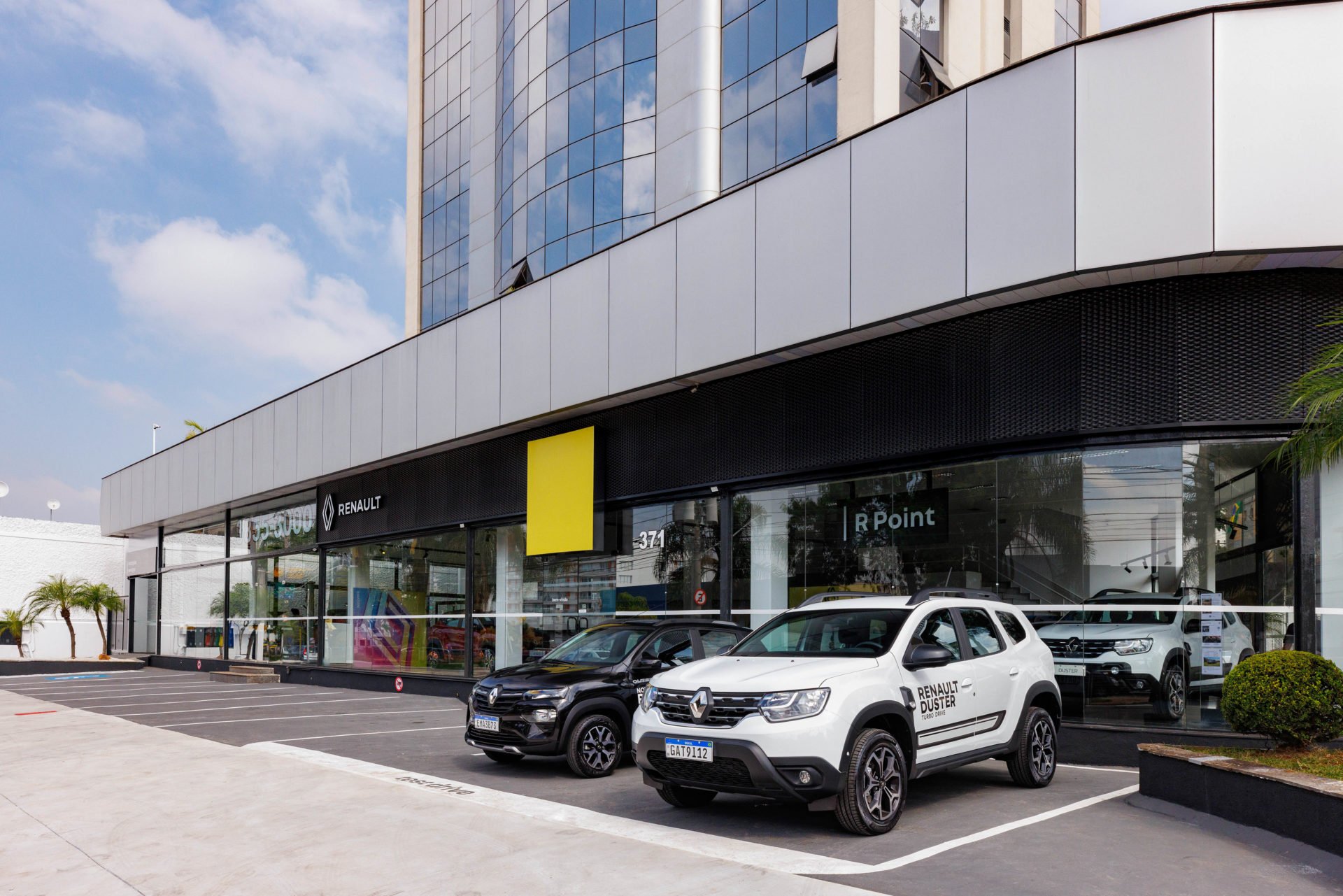 Renault tem concessionária 100% feminina no Brasil; conheça - Motor Show