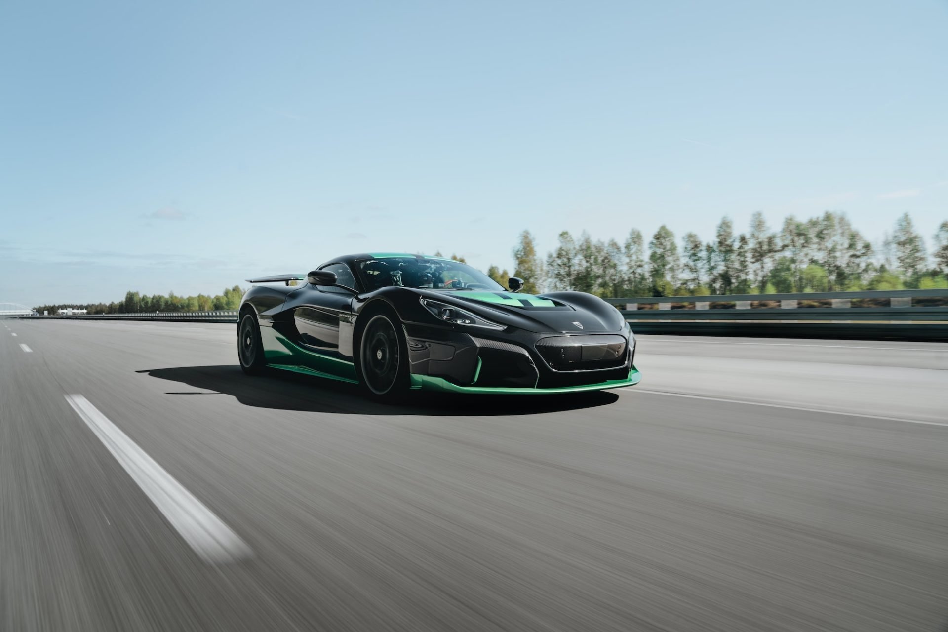 Elétrico Rimac Nevera bate recorde e chega a 100 km/h em 1,81s; assista