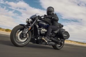 Nova Triumph Rocket 3 Storm chega ao Brasil com motor 2.500 cc de 182 ...